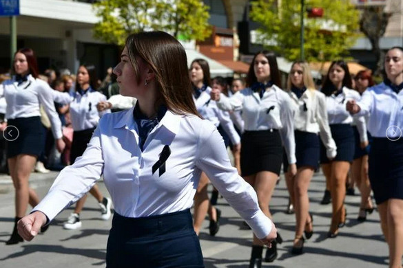 25η ΜΑΡΤΙΟΥ: ΠΕΝΘΙΜΗ Η ΑΤΜΟΣΦΑΙΡΑ ΣΤΗΝ ΠΑΡΕΛΑΣΗ ΣΤΗΝ ΛΑΡΙΣΑ | TASTV.gr ...