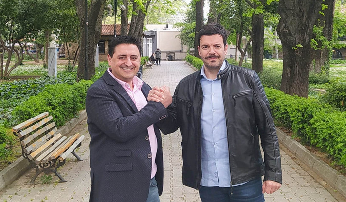 ΚΟΙΝΩΝΙΑ ΣΕ ΚΙΝΗΣΗ : Ο ΑΝΤΩΝΗΣ ΚΥΡΜΙΖΟΓΛΟΥ ΣΤΟ ΠΛΕΥΡΟ ΤΟΥ ΓΙΑΝΝΗ ...