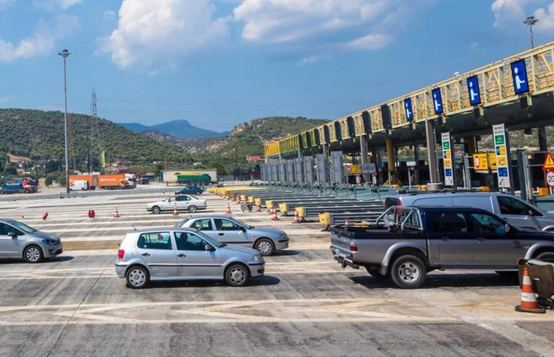 ΟΔΗΓΟΙ ΠΕΡΝΟΥΝ ΑΠΟ ΤΑ ΔΙΟΔΙΑ ΣΕ ΕΘΝΙΚΗ ΚΑΙ ΑΤΤΙΚΗ ΟΔΟ ΧΩΡΙΣ ΝΑ ...