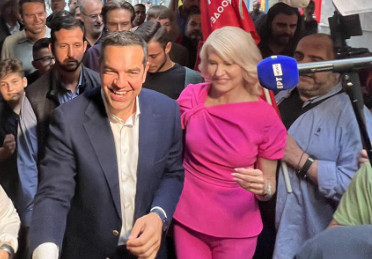 Ο κ. ΤΣΙΠΡΑΣ ΚΑΙ ΜΙΑ ΑΛΕΞΑΝΔΡΙΝΗ ΑΝΑΓΝΩΣΗ ΤΗΣ ΘΕΟΔΩΡΑΣ ΤΖΑΚΡΗ | TASTV ...