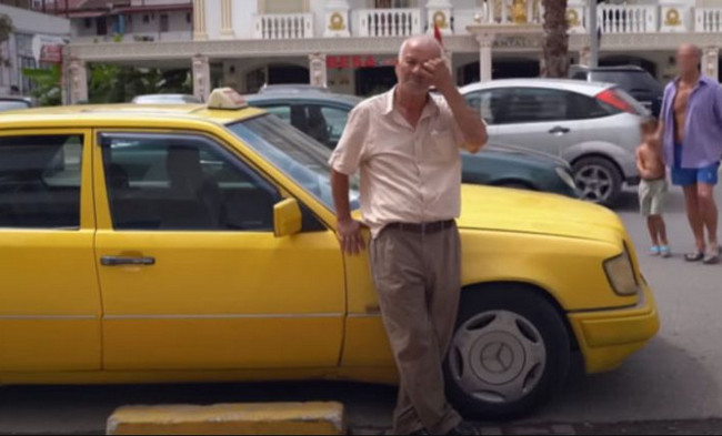 Ο ΑΛΒΑΝΟΣ ΟΔΗΓΟΣ ΤΑΞΙ ΜΕ ΤΗΝ MERCEDES ΤΩΝ 1.5ΕΚ. ΧΙΛΙΟΜΕΤΡΩΝ | TASTV.gr ...
