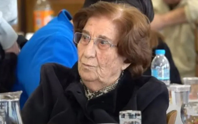 ΣΥΝΤΑΞΙΟΥΧΑ ΔΑΣΚΑΛΑ ΕΒΑΛΕ ΓΙΑΛΙΑ ΣΕ ΒΟΥΛΕΥΤΕΣ ΚΑΙ ΠΛΟΥΣΙΟΥΣ | TASTV.gr ...
