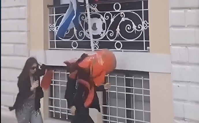 ΚΕΡΚΥΡΑ : ΤΟ ΕΘΙΜΟ ΜΕ ΤΑ ΠΗΛΙΝΑ KANATIA ΤΡΑΥΜΑΤΙΣΕ ΚΟΠΕΛΑ - ΒΙΝΤΕΟ ...