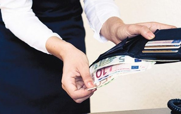 ΟΙΚΙΑΚΗ ΒΟΗΘΟΣ" "ΕΒΑΛΕ ΤΟ ΧΕΡΙ ΒΑΘΙΑ ΣΤΗΝ ΤΣΕΠΗ" ΣΕ ΗΛΙΚΙΩΜΕΝΟΥΣ ...