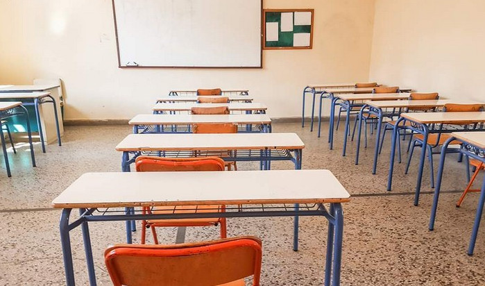 11ΧΡΟΝΟΣ ΣΕ ΔΗΜΟΤΙΚΟ ΣΧΟΛΕΙΟ ΔΑΓΚΩΝΕΙ ΔΑΣΚΑΛΟΥΣ ΚΑΙ ΣΚΙΖΕΙ ΤΑ ΡΟΥΧΑ ...