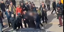 ΙΕΡΕΑΣ ΣΕ ΑΜΟΚ ΕΒΡΙΖΕ ΚΑΙ ΕΠΙΤΕΘΗΚΕ ΣΕ ΑΣΤΥΝΟΜΙΚΟΥΣ - ΒΙΝΤΕΟ | TASTV.gr ...