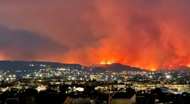 ΑΧΑΙΑ : ΚΑΙΓΟΝΤΑΙ ΣΠΙΤΙΑ - ΑΠΟΜΑΚΡΥΝΟΝΥΑΙ 7.500 ΚΑΤΟΙΚΟΙ - ΒΙΝΤΕΟ ...