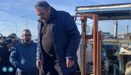 Ο «ΑΡΧΙΣΤΡΑΤΗΓΟΣ» ΤΩΝ ΑΓΡΟΤΩΝ ΣΤΑ ΜΑΛΓΑΡΑ ΠΟΥ ΕΚΑΝΕ ΤΟ «ΚΟΛΠΟ ΓΚΡΟΣΟ ...