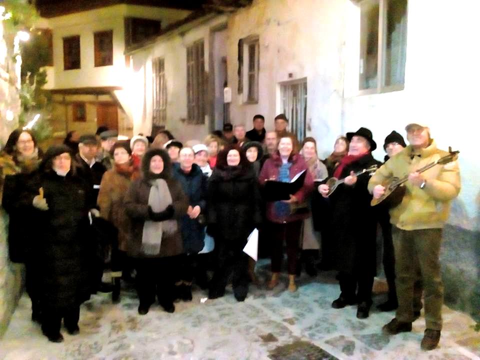 ΕΔΕΣΣΑ : ΚΑΛΑΝΤΑ ΚΑΙ ΧΡΙΣΤΟΥΓΕΝΝΙΑΤΙΚΕΣ ΜΕΛΩΔΙΕΣ ΣΤΟ ΒΑΡΟΣΙ (VIDEO ...