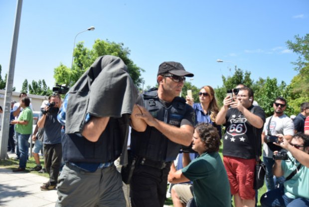 ΣΤΗΝ ΑΘΗΝΑ ΜΕΤΑΦΕΡΟΝΤΑΙ ΟΙ 8 ΤΟΥΡΚΟΙ ΣΤΡΑΤΙΩΤΙΚΟΙ (VIDEO) | TASTV.gr ...