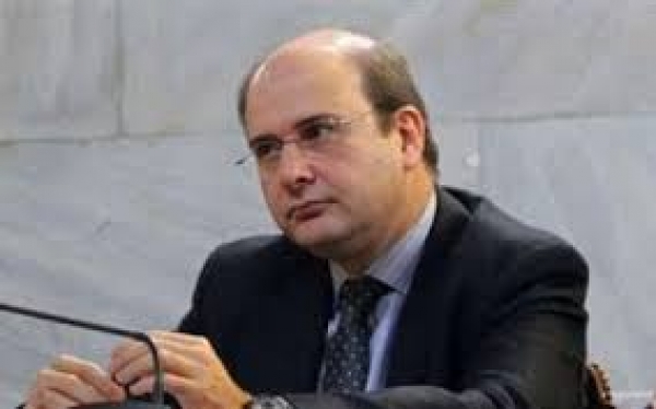 Η ΣΥΓΚΛΟΝΙΣΤΙΚΗ ΠΑΡΕΜΒΑΣΗ ΝΕΟΔΗΜΟΚΡΑΤΙΣΑΣ ΣΤΟΝ ΧΑΤΖΗΔΑΚΗ ΠΟΥ ΠΑΡΙΣΤΑΝΕ ...