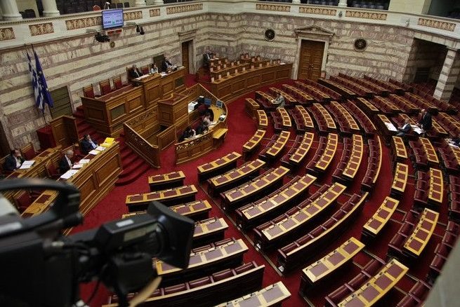 ΣΑΛΟΣ: ΤΑ ΤΑΜΕΙΑ ΑΔΕΙΑΖΟΥΝ ΚΑΙ Η ΒΟΥΛΗ ΜΟΙΡΑΖΕΙ ΑΤΟΚΑ ΔΑΝΕΙΑ ΣΤΟΥΣ ...