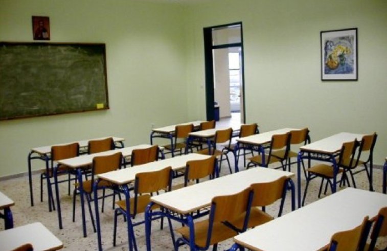 ΣΟΚ : 43ΧΡΟΝΟΣ ΔΑΣΚΑΛΟΣ ΣΕ ΔΗΜΟΤΙΚΟ ΣΧΟΛΕΙΟ "ΣΑΛΤΑΡΕ" ΚΛΕΙΔΩΣΕ ΤΗΝ ΤΑΞΗ ...