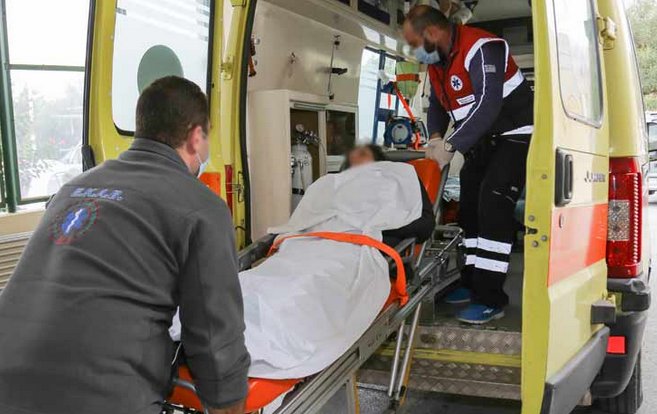 ΦΟΙΤΗΤΗΣ ΕΠΑΘΕ ΗΛΕΚΤΡΟΠΛΗΞΙΑ ΚΑΙ ΠΕΘΑΝΕ ΕΝΩ ΜΑΖΕΥΕ ΚΑΡΥΔΙΑ | TASTV.gr ...
