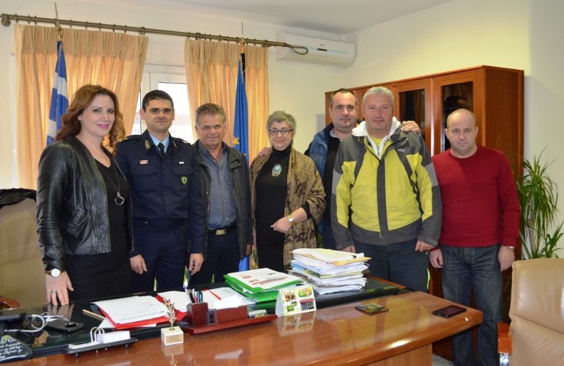 ΣΥΝΑΝΤΗΣΗ ΤΗΣ ΔΗΜΑΡΧΟΥ ΣΚΥΔΡΑΣ ΜΕ ΤΟΝ ΝΕΟ ΔΙΟΙΚΗΤΗ ΑΣΤΥΝΟΜΙΚΟΥ ΤΜΗΜΑΤΟΣ ...