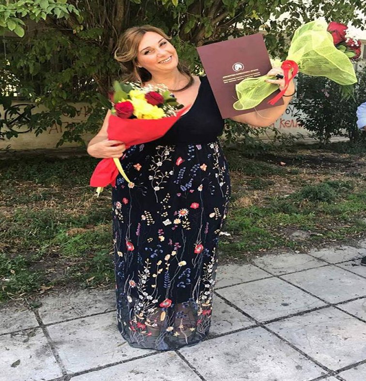 ΣΑΡΑΝΤΑΧΡΟΝΗ ΑΠΟ ΤΗ ΝΕΑ ΠΕΛΛΑ ΜΕ ΤΕΣΣΕΡΑ ΠΑΙΔΙΑ ΠΗΡΕ ΠΤΥΧΙΟ ...