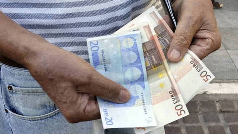 ΑΝΑΔΡΟΜΙΚΑ: ΑΓΩΓΕΣ ΚΑΙ ΚΑΤΑ ΤΩΝ ΜΗ ΠΕΡΙΚΟΠΩΝ ΑΠΟ ΣΥΝΤΑΞΙΟΥΧΟΥΣ | TASTV ...