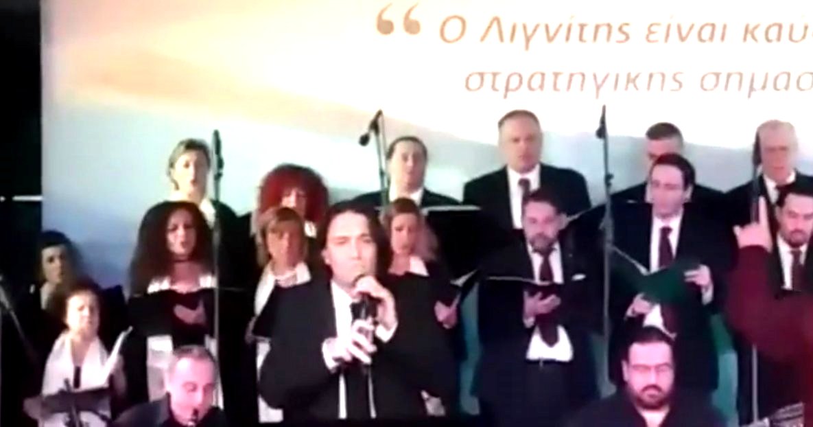 Ο ΓΙΑΝΝΗΣ ΚΟΤΣΙΡΑΣ ΤΡΑΓΟΥΔΗΣΕ ΣΤΗ «ΣΥΝΑΝΤΗΣΗ ΧΟΡΩΔΙΩΝ», ΠΟΥ ΔΙΟΡΓΑΝΩΣΑΝ ...