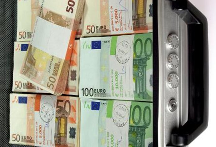 ΑΥΣΤΗΡΟΤΕΡΟΙ ΚΑΝΟΝΕΣ ΓΙΑ ΤΟ ΞΕΠΛΥΜΑ ΜΑΥΡΟΥ ΧΡΗΜΑΤΟΣ | TASTV.gr | Τα νέα ...