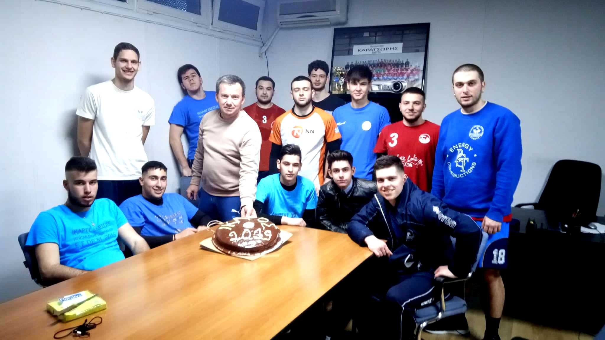 Ο ΙΚΑΡΟΣ ΕΔΕΣΣΑΣ ΕΚΟΨΕ ΤΗΝ ΠΙΤΑ ΤΟΥ (PHOTOS) | TASTV.gr | Τα νέα της ...