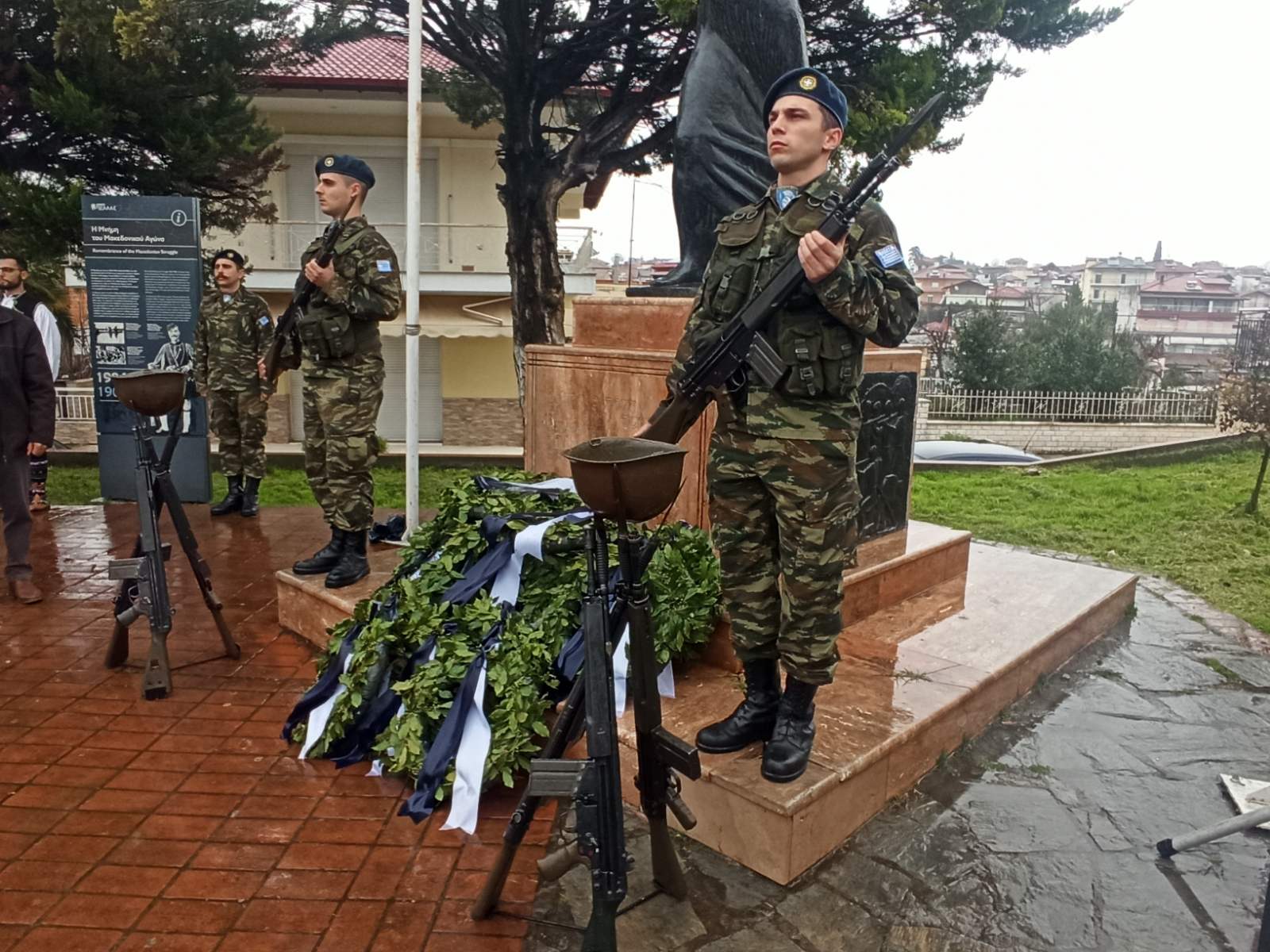 ΓΙΑΝΝΙΤΣΑ: ΤΙΜΗΘΗΚΕ Η ΜΝΗΜΗ ΤΟΥ ΜΑΚΕΔΟΝΟΜΑΧΟΥ ΟΠΛΑΡΧΗΓΟΥ ΓΚΟΝΟΥ ΓΙΩΤΑ ...