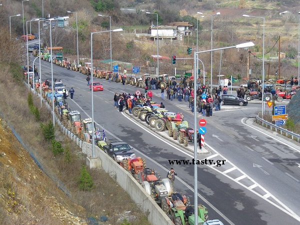 ΤΑ ΜΠΛΟΚΑ ΑΓΡΟΤΩΝ ΣΤΟ ΝΟΜΟ ΠΕΛΛΑΣ 8-2-2014 (VIDEO – PHOTO) | TASTV.gr ...