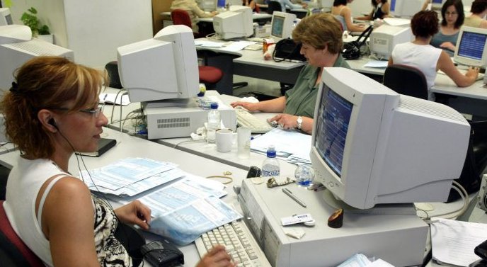 ΠΩΣ ΠΡΟΣΜΕΤΡΑΤΑΙ ΓΙΑ ΔΗΜΟΣΙΟΥΣ ΥΠΑΛΛΗΛΟΥΣ Ο ΧΡΟΝΟΣ ΣΤΟΝ ΙΔΙΩΤΙΚΟ ΤΟΜΕΑ ...