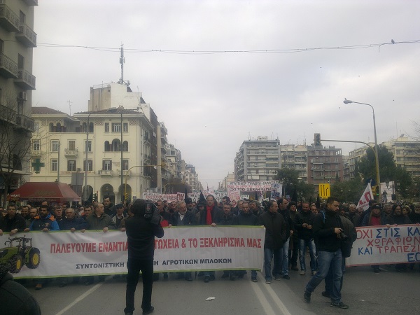 ΜΑΖΙΚΗ ΣΥΓΚΕΝΤΡΩΣΗ & ΠΟΡΕΙΑ ΑΓΡΟΤΙΚΩΝ ΜΠΛΟΚΩΝ ΣΤΗΝ AGROTICA - ΔΥΝΑΜΙΚΗ ...