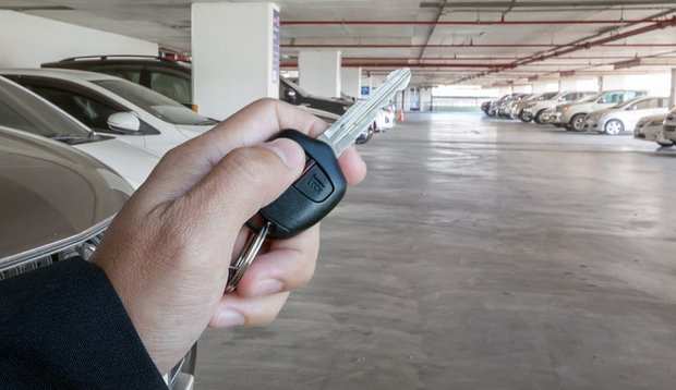 ΞΕΧΑΣΕ ΠΟΥ ΕΙΧΕ ΠΑΡΚΑΡΕΙ ΚΑΙ ΒΡΗΚΕ ΤΟ ΑΥΤΟΚΙΝΗΤΟ ΤΟΥ… 20 ΧΡΟΝΙΑ ΜΕΤΑ ...