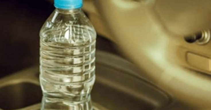 ΓΙΑΤΙ ΔΕΝ ΠΡΕΠΕΙ ΠΟΤΕ ΝΑ ΑΦΗΝΟΥΜΕ ΠΛΑΣΤΙΚΑ ΜΠΟΥΚΑΛΙΑ ΣΤΟ ΑΥΤΟΚΙΝΗΤΟ ...