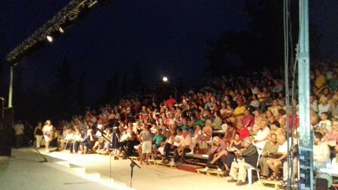 ΕΔΕΣΣΑΙΚΟ ΘΕΑΤΡΟ : ΜΕ ΕΠΑΙΝΟΥΣ ΚΑΙ ΔΙΑΚΡΙΣΕΙΣ ΕΠΕΣΤΡΕΨΕ ΑΠΟ ΤΗΝ ΚΟΡΙΝΘΟ ...