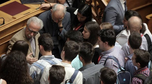 ΜΕ ΕΘΝΙΚΟ ΑΠΟΛΥΤΗΡΙΟ Η ΕΙΣΑΓΩΓΗ ΣΤΑ ΠΑΝΕΠΙΣΤΗΜΙΑ | TASTV.gr | Τα νέα ...