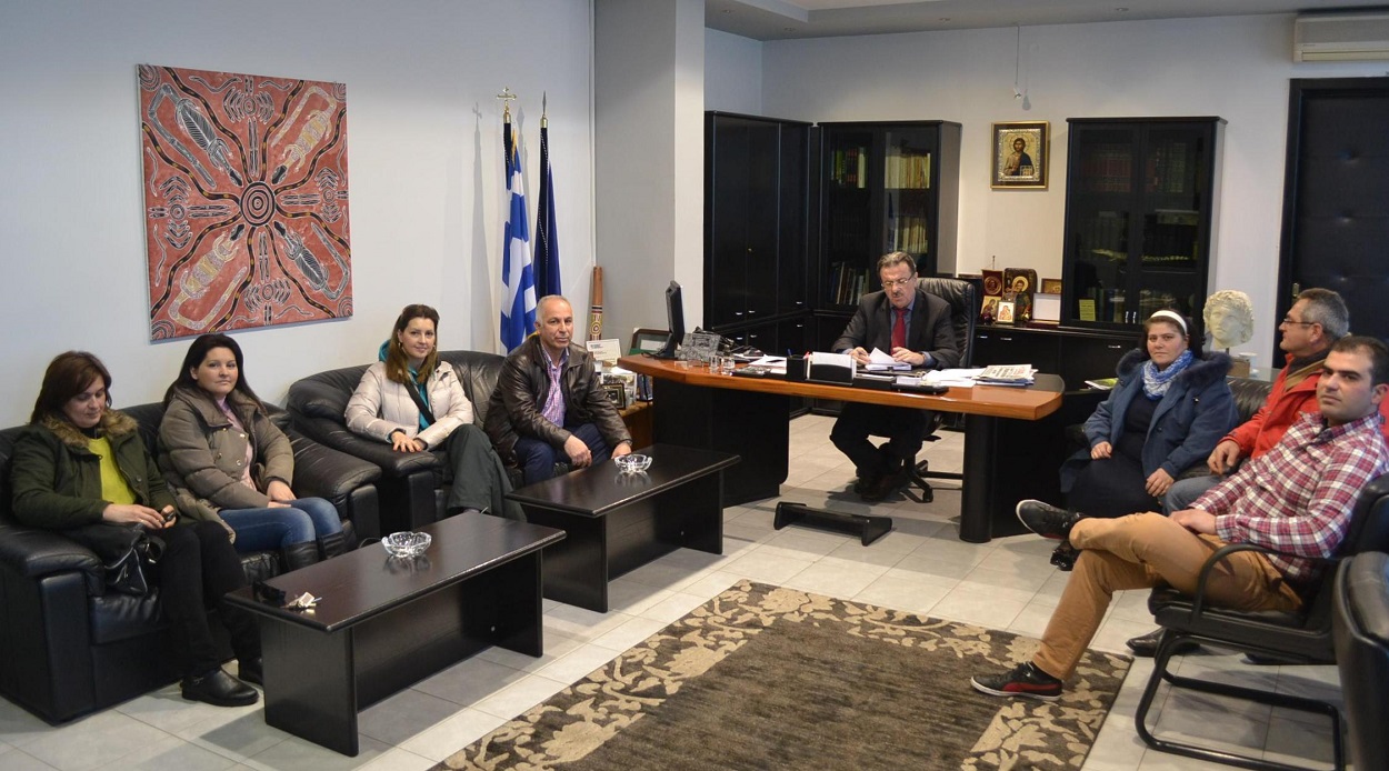 ΣΥΝΑΝΤΗΣΗ ΑΝΤΙΠΕΡΙΦΕΡΕΙΑΡΧΗ ΜΕ ΕΡΓΑΖΟΜΕΝΟΥΣ ΚΔΑΠ | TASTV.gr | Τα νέα ...