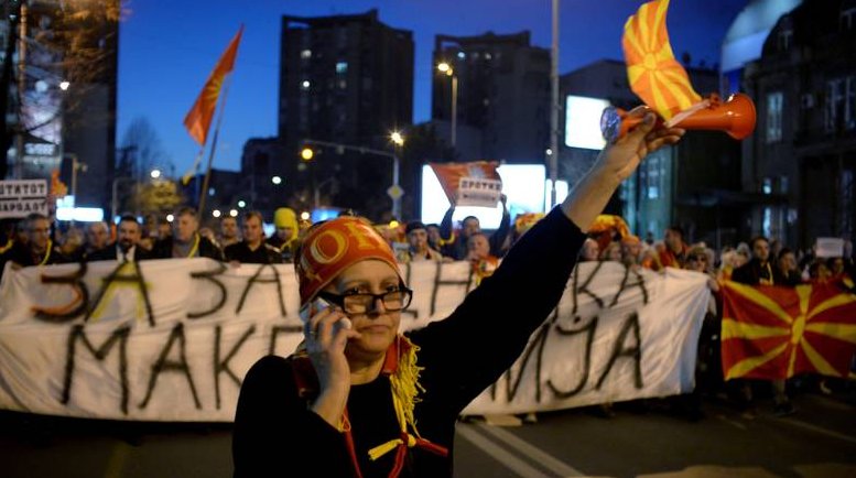 ΤΟ ΦΑΝΤΑΣΜΑ ΤΟΥ ΕΜΦΥΛΙΟΥ ΠΛΑΝΑΤΑΙ ΠΑΝΩ ΑΠΟ ΤΑ ΣΚΟΠΙΑ | TASTV.gr | Τα ...