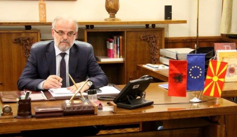ΣΚΟΠΙΑ: ΑΝΤΙΔΡΑΣΕΙΣ ΓΙΑ ΤΗΝ ΑΛΒΑΝΙΚΗ ΣΗΜΑΙΑ ΣΤΟ ΚΟΙΝΟΒΟΥΛΙΟ | TASTV.gr ...