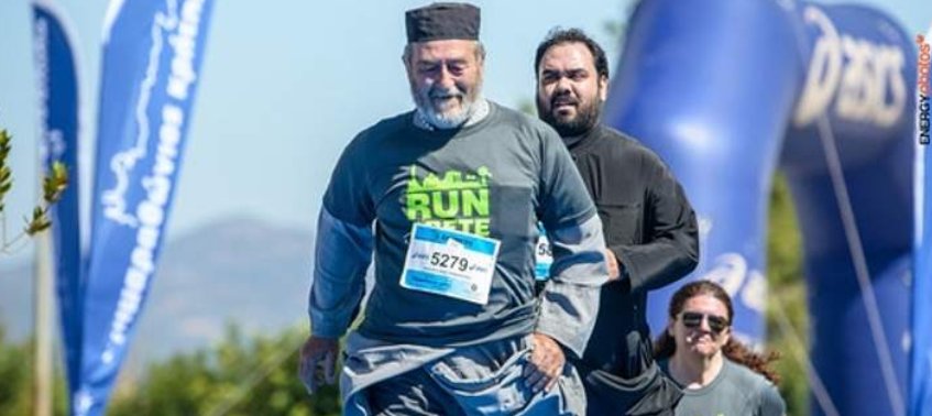 ΠΑΠΠΑΔΕΣ ΣΗΚΩΣΑΝ ΤΑ... ΡΑΣΑ ΚΑΙ ΕΤΡΕΞΑΝ ΣΤΟΝ ΗΜΙΜΑΡΑΘΩΝΙΟ (PHOTOS ...