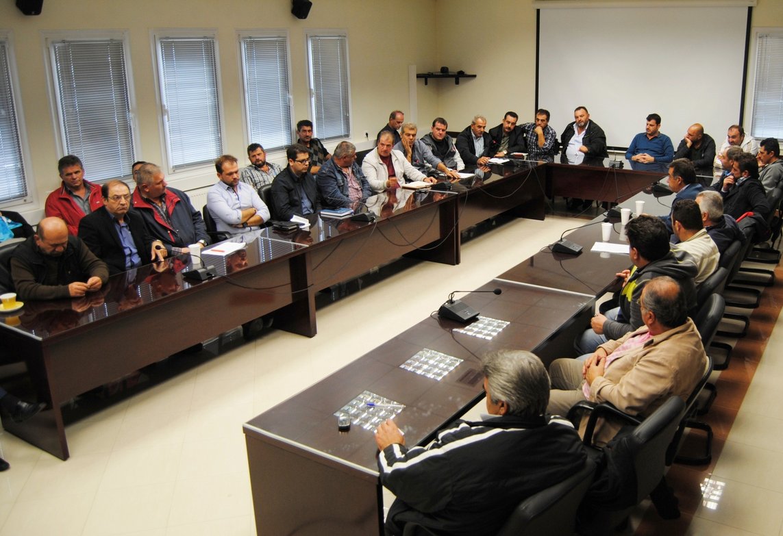 ΣΥΝΑΝΤΗΣΗ ΑΓΡΟΤΩΝ ΜΕ ΑΝΤΙΠΕΡΙΦΕΡΕΙΑΡΧΗ ΠΕΛΛΑΣ ΚΑΙ ΔΗΜΑΡΧΟΥΣ ΕΝΟΨΕΙ ΤΗΣ ...