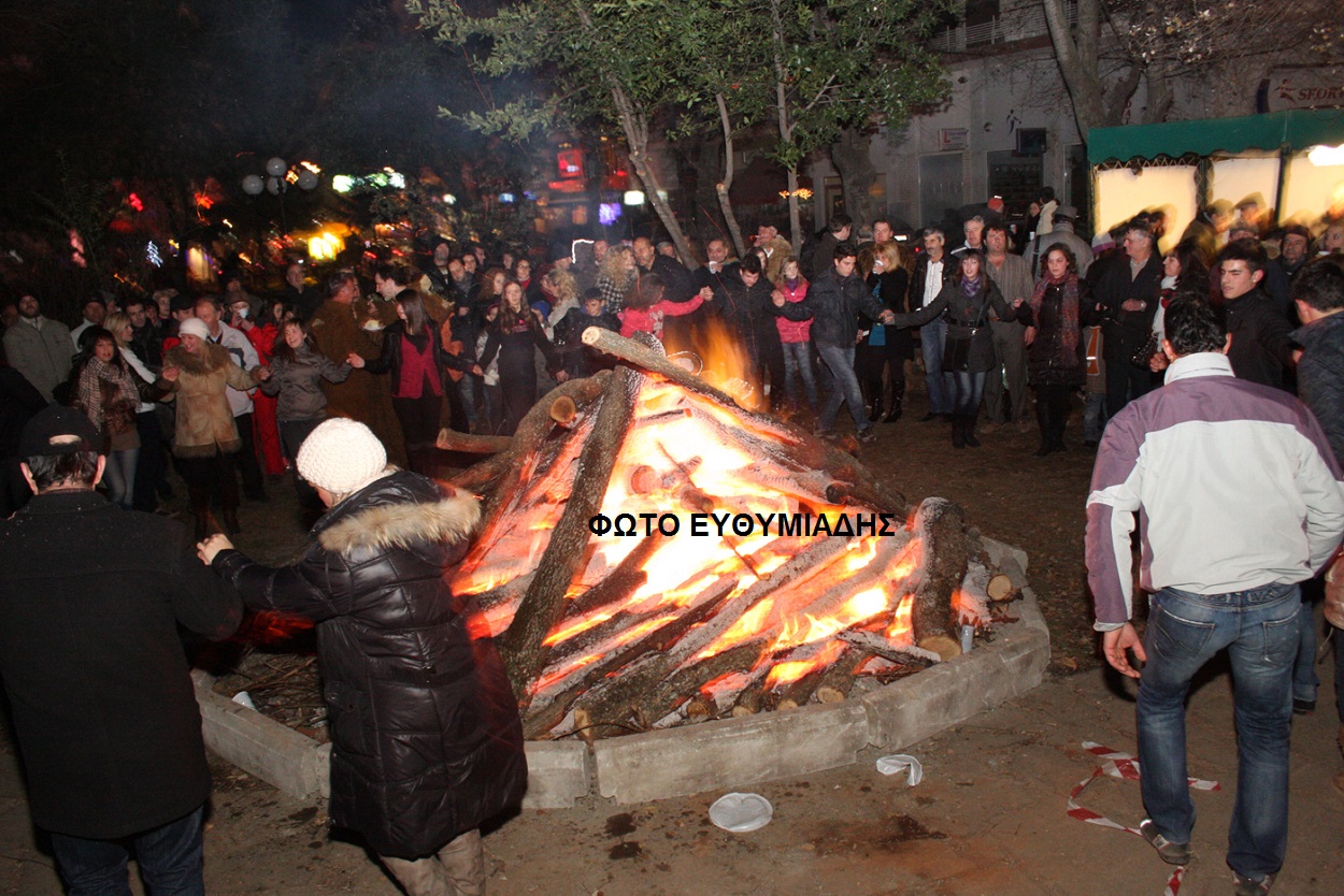 ΕΔΕΣΣΑ: ΕΟΡΤΑΣΜΟΣ ΓΙΑ ΤΟΝ ΕΡΧΟΜΟ ΤΟΥ ΝΕΟΥ ΧΡΟΝΟΥ ΜΕ «ΤΖΟΥΜΠΡΙΝΚΕΣ ...