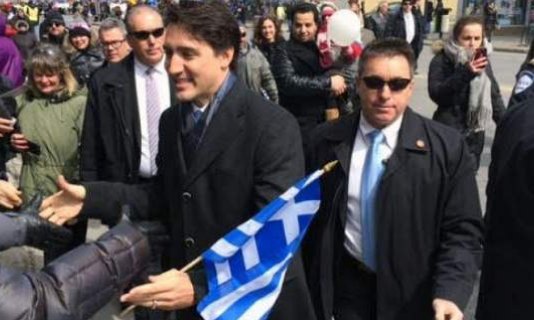 ΜΕ ΤΗΝ ΕΛΛΗΝΙΚΗ ΣΗΜΑΙΑ ΣΤΑ ΧΕΡΙΑ Ο ΠΡΩΘΥΠΟΥΡΓΟΣ ΤΟΥ ΚΑΝΑΔΑ | TASTV.gr ...