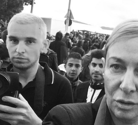 ΕΓΙΝΕ ΜΟΔΑ Η ΑΥΤΟΦΩΤΟΓΡΑΦΙΣΗ ΜΕ ΠΡΟΣΦΥΓΕΣ ΣΤΗΝ ΕΙΔΟΜΕΝΗ (PHOTOS ...