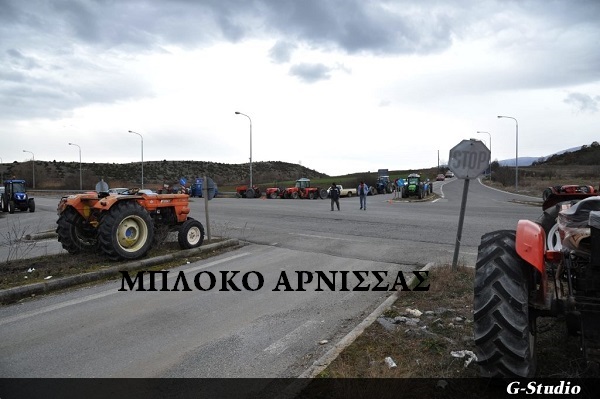 ΕΝΙΣΧΥΟΝΤΑΙ ΤΑ ΜΠΛΟΚΑ ΤΩΝ ΑΓΡΟΤΩΝ ΣΤΗΝ ΠΕΛΛΑ (VIDEO – PHOTO) | TASTV.gr ...
