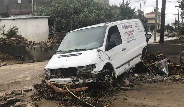 ΧΑΛΚΙΔΙΚΗ: ΤΑ ΑΥΤΟΚΙΝΗΤΑ ΣΤΗ ΘΑΛΑΣΣΑ ΚΑΙ ΤΑ ΚΟΤΕΡΑ ΣΤΗ ΣΤΕΡΙΑ – ΧΑΟΣ ...