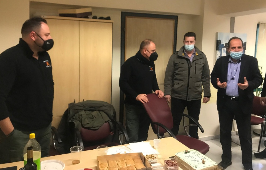 ΚΟΠΗ ΠΙΤΑΣ ΣΤΗ ΔΗΜΟΤΙΚΗ ΑΣΤΥΝΟΜΙΑ ΤΟΥ ΔΗΜΟΥ ΠΕΛΛΑΣ | TASTV.gr | Τα νέα ...