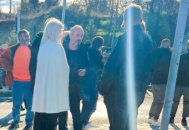 ΚΙΚΗ ΠΑΠΑΔΑΚΗ ΥΠΟΨ.ΒΟΥΛΕΥΤΗΣ ΠΑΣΟΚ ΠΕΛΛΑΣ : ΔΙΠΛΑ ΣΤΟΥΣ ΑΓΡΟΤΕΣ ΚΑΙ ...