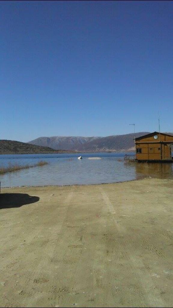 Ο ΠΛΩΤΗ ΕΞΕΔΡΑ ΤΗΣ ΑΡΝΙΣΣΑΣ ΜΕΣΑ ΣΤΗ ΛΙΜΝΗ | TASTV.gr | Τα νέα της ...