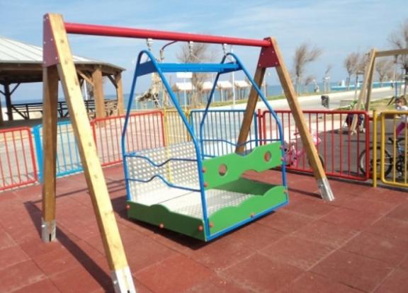 ΤΟΠΟΘΕΤΗΘΗΚΕ Η ΠΡΩΤΗ ΚΟΥΝΙΑ ΓΙΑ ΠΑΙΔΙΑ ΜΕ ΑΝΑΠΗΡΙΑ (PHOTOS) | TASTV.gr ...