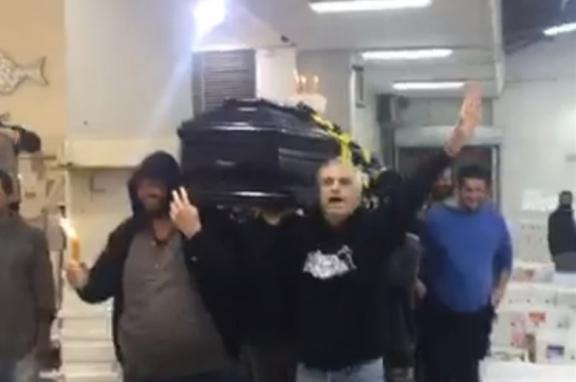ΑΠΙΣΤΕΥΤΗ ΚΑΖΟΥΡΑ : ΈΚΑΝΑΝ ΤΗΝ «ΚΗΔΕΙΑ» ΤΟΥ ΆΡΗ ΣΤΗΝ ΘΕΣΣΑΛΟΝΙΚΗ (VIDEO ...