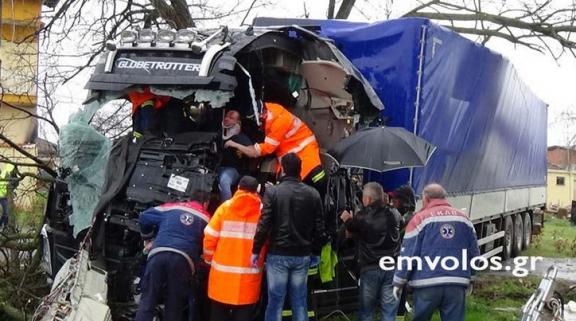 ΦΟΒΕΡΟ ΤΡΟΧΑΙΟ ΑΤΥΧΗΜΑ ΝΤΑΛΙΚΑΣ ΜΕ ΦΟΡΤΗΓΑΚΙ! ΔΕΙΤΕ ΤΗΝ ΕΠΙΧΕΙΡΗΣΗ ...