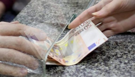 620 ΕΥΡΩ ΑΝΑΔΡΟΜΙΚΑ ΣΕ ΣΥΝΤΑΞΙΟΥΧΟΥΣ -ΠΟΙΟΙ ΘΑ ΤΑ ΠΑΡΟΥΝ ΑΜΕΣΑ | TASTV ...