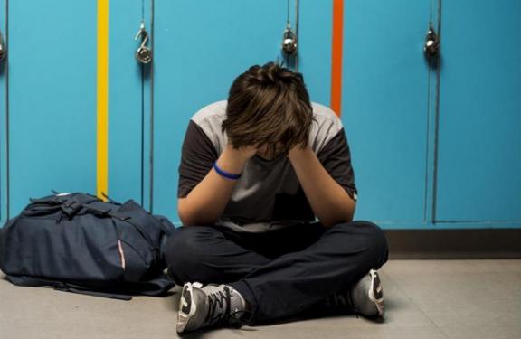 BULLYING: ΠΟΤΕ ΚΑΙ ΠΟΥ ΣΥΜΒΑΙΝΕΙ - ΣΗΜΑΔΙΑ ΟΤΙ ΕΝΑ ΠΑΙΔΙ ΕΙΝΑΙ ΘΥΜΑ ...